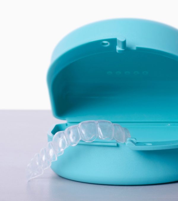 Essix Retainer, How it works and How to Essix Retainer Care